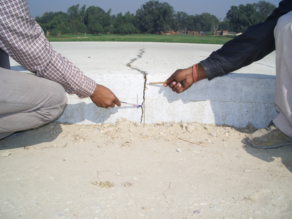 Repair of cracks in PQC in concrete pavements – Yash Krishi Takniki ...